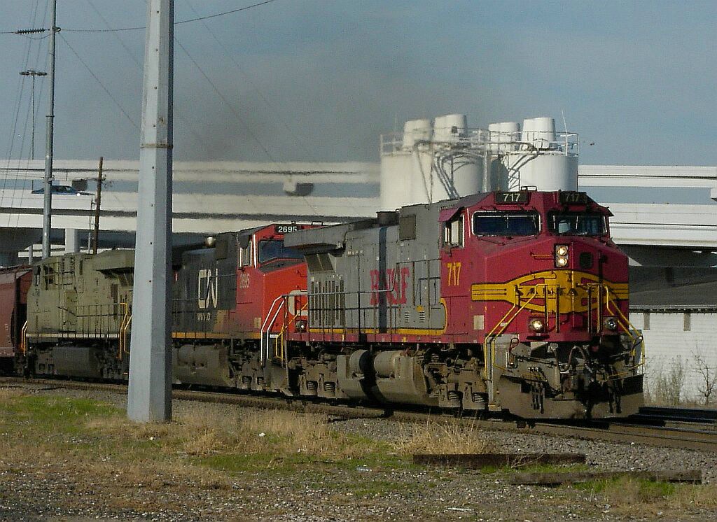 BNSF 717 & CN 2695